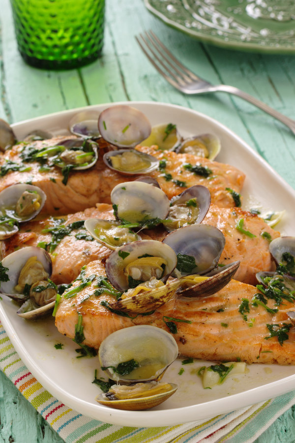 Cinco Quartos de Laranja: Salmão com amêijoas à Bulhão Pato