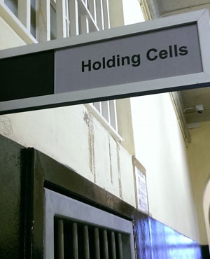 Raza Nueva: Holding Cell