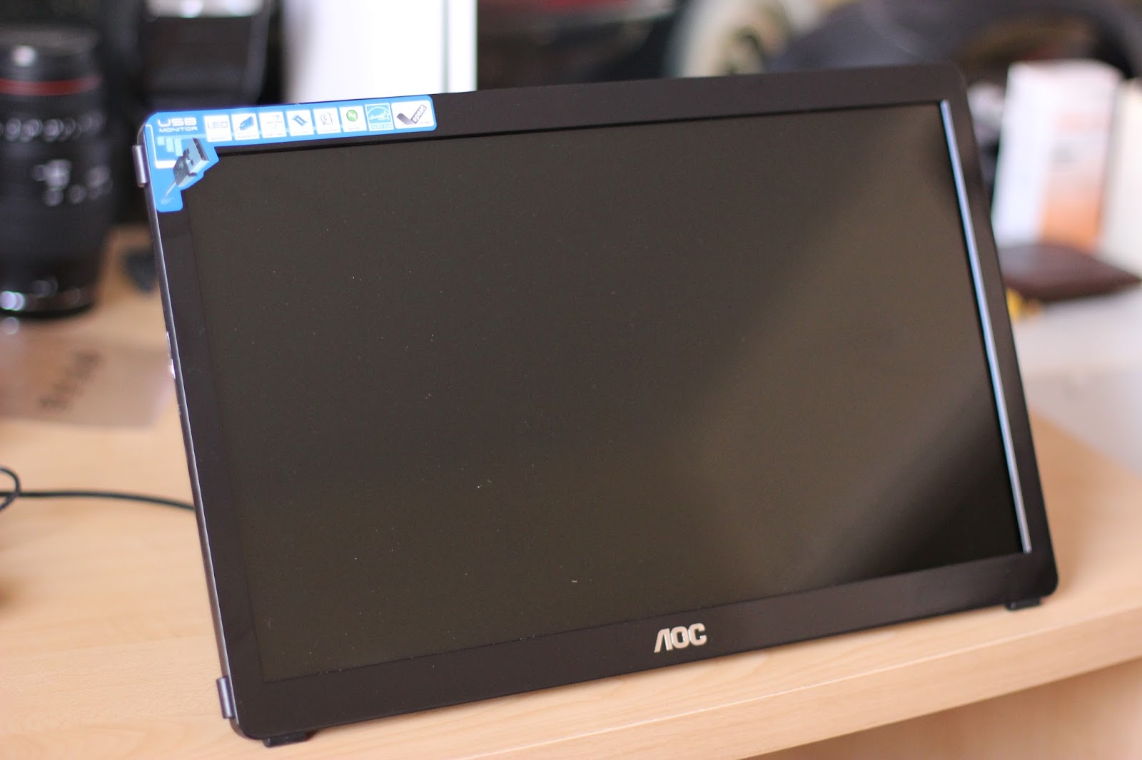 REVIEW: AOC E1649FWU 16" Portable USB Monitor ~ [blank]'s Universe