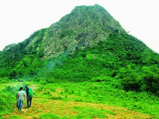 Pendakian Perdana: Gunung Batu Jonggol - Guru Blogger Milenial