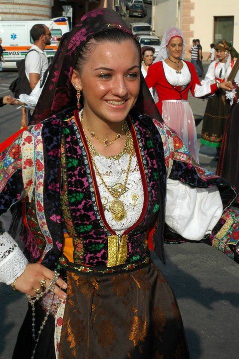 Sardinian Folk Costumes - Costumi Sardi: Lodè