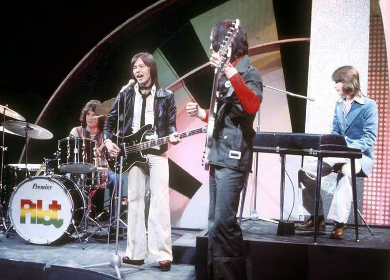 RÉGI IDŐK POPZENÉJE ARCHÍVUM: PILOT