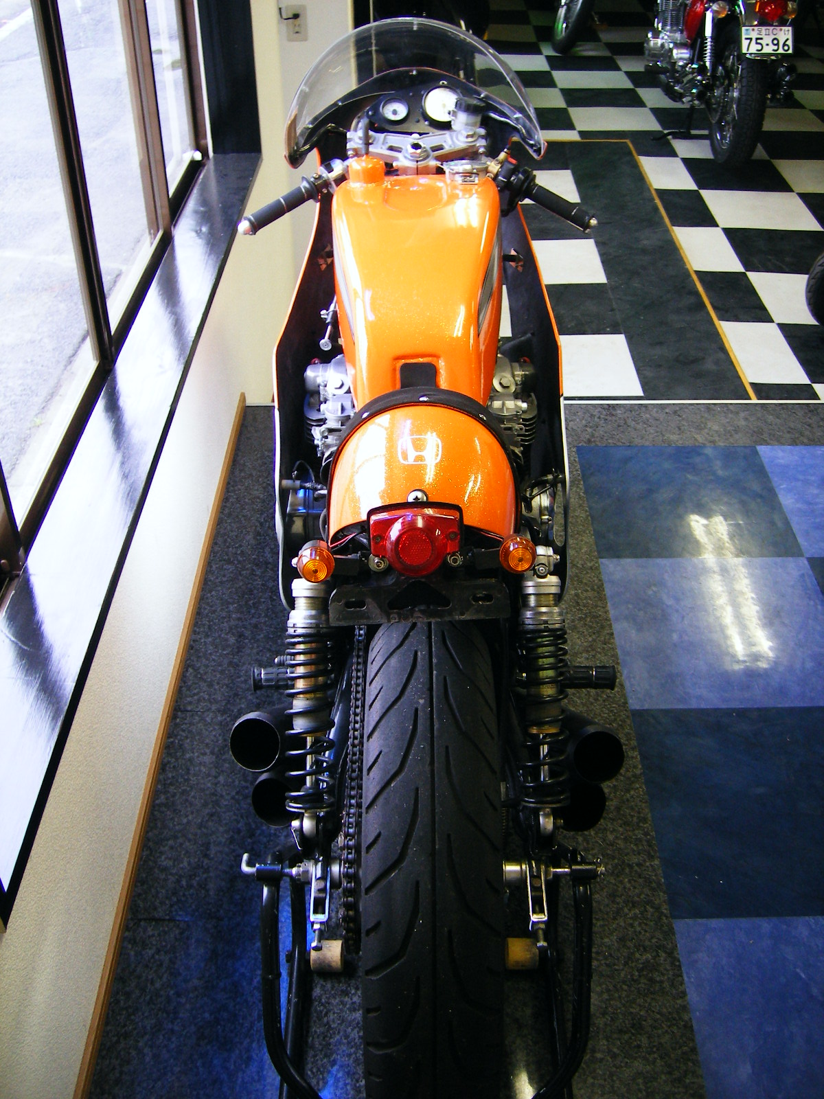 BUBBLE VISOR: rocket garage