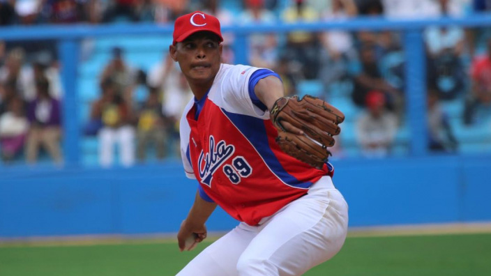 20 temporadas después, José Ángel sigue salvando juegos en la Serie ...