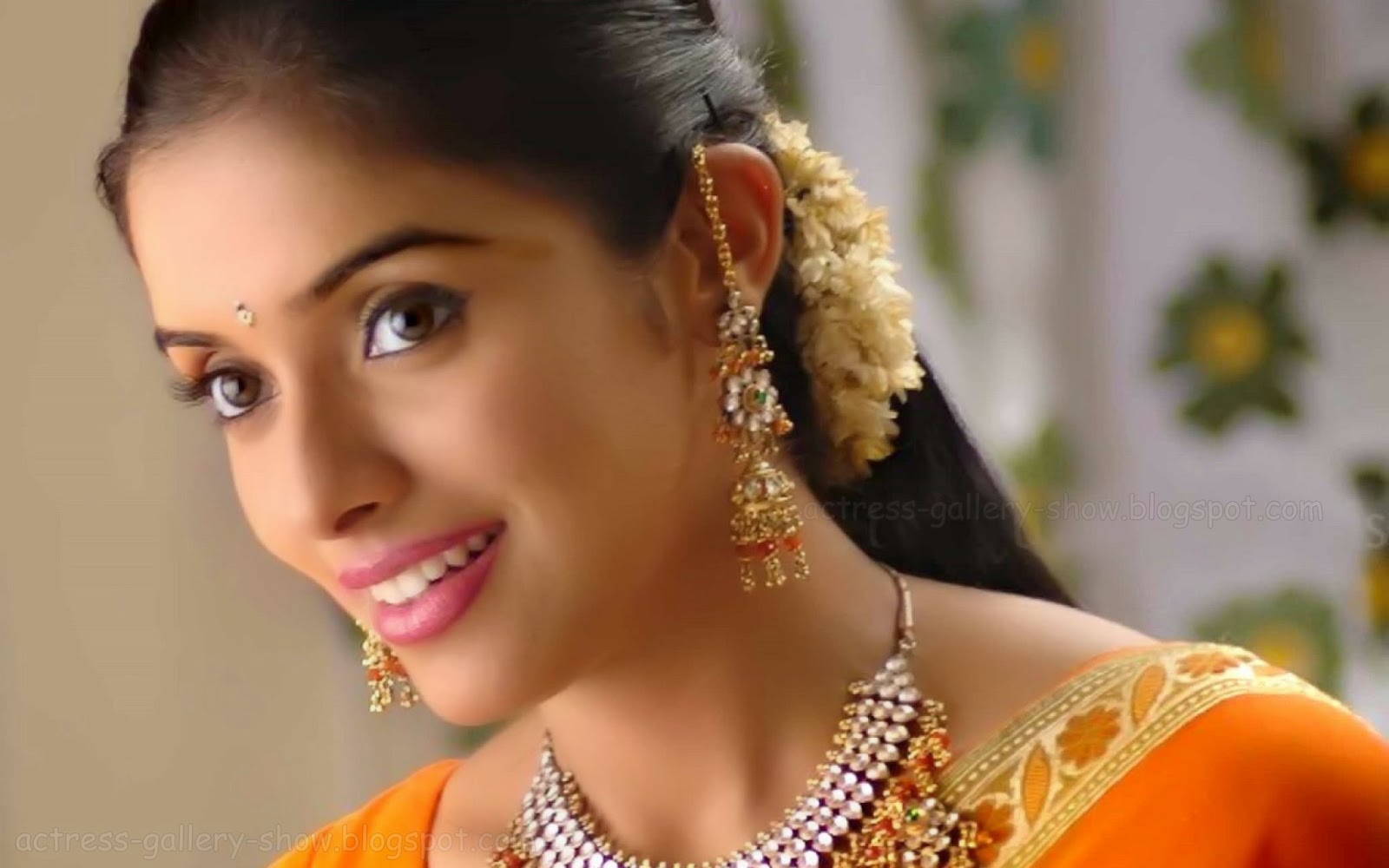 Actress Gallery: Actress Asin cute stills