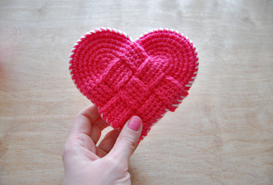 mon makes things: Crochet-Along: Danish Heart