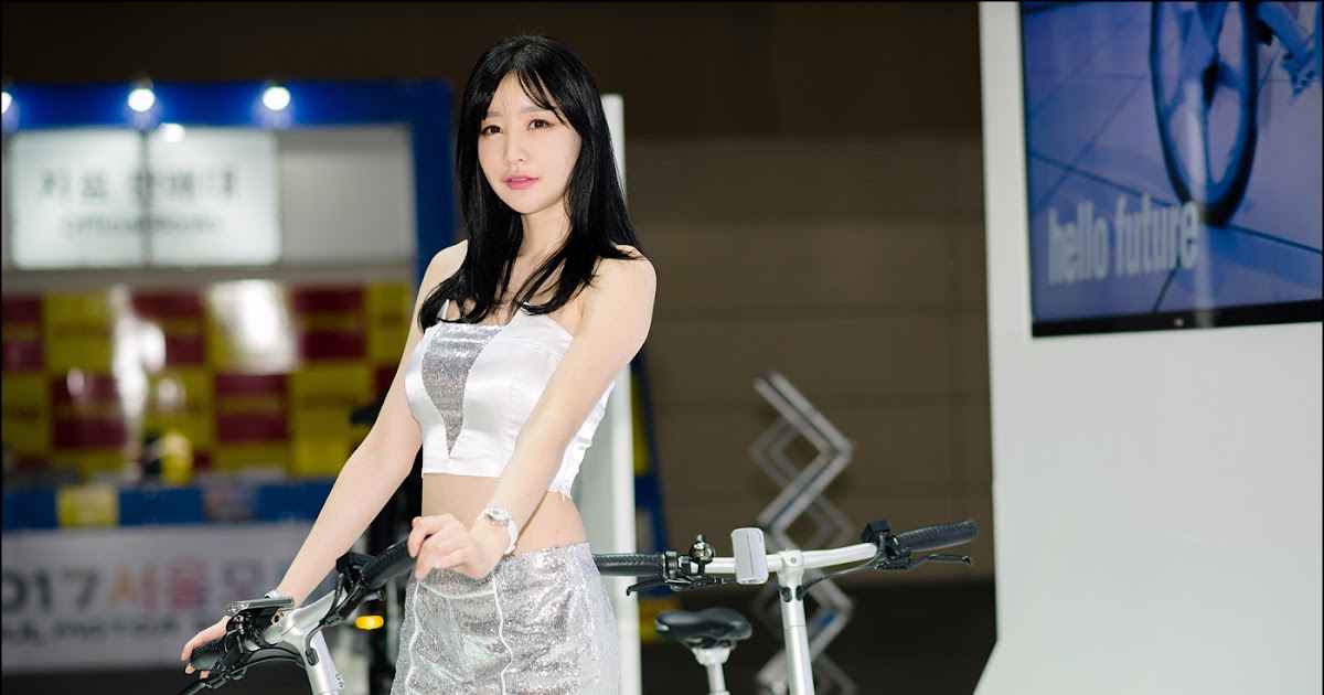 Hong Ji Yeon - Seoul Motor Show 2017