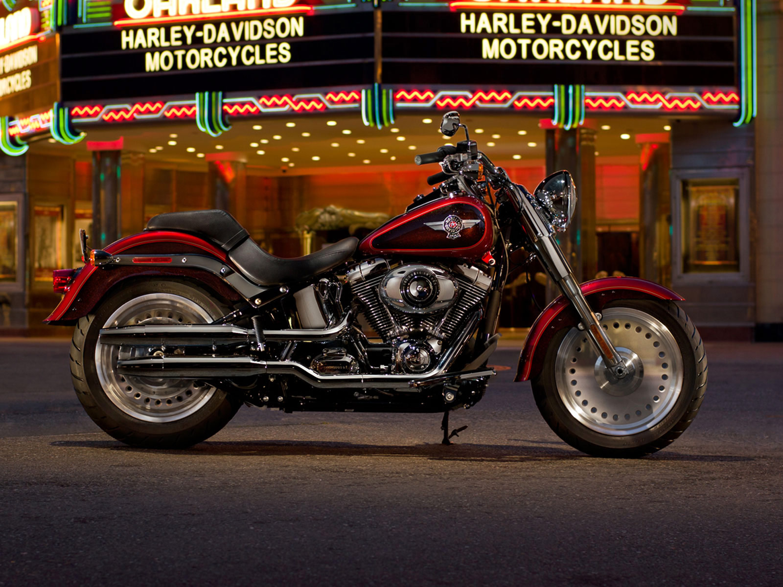 Harley-Davidson pictures, 2013 FLSTF Softail Fat Boy specifications