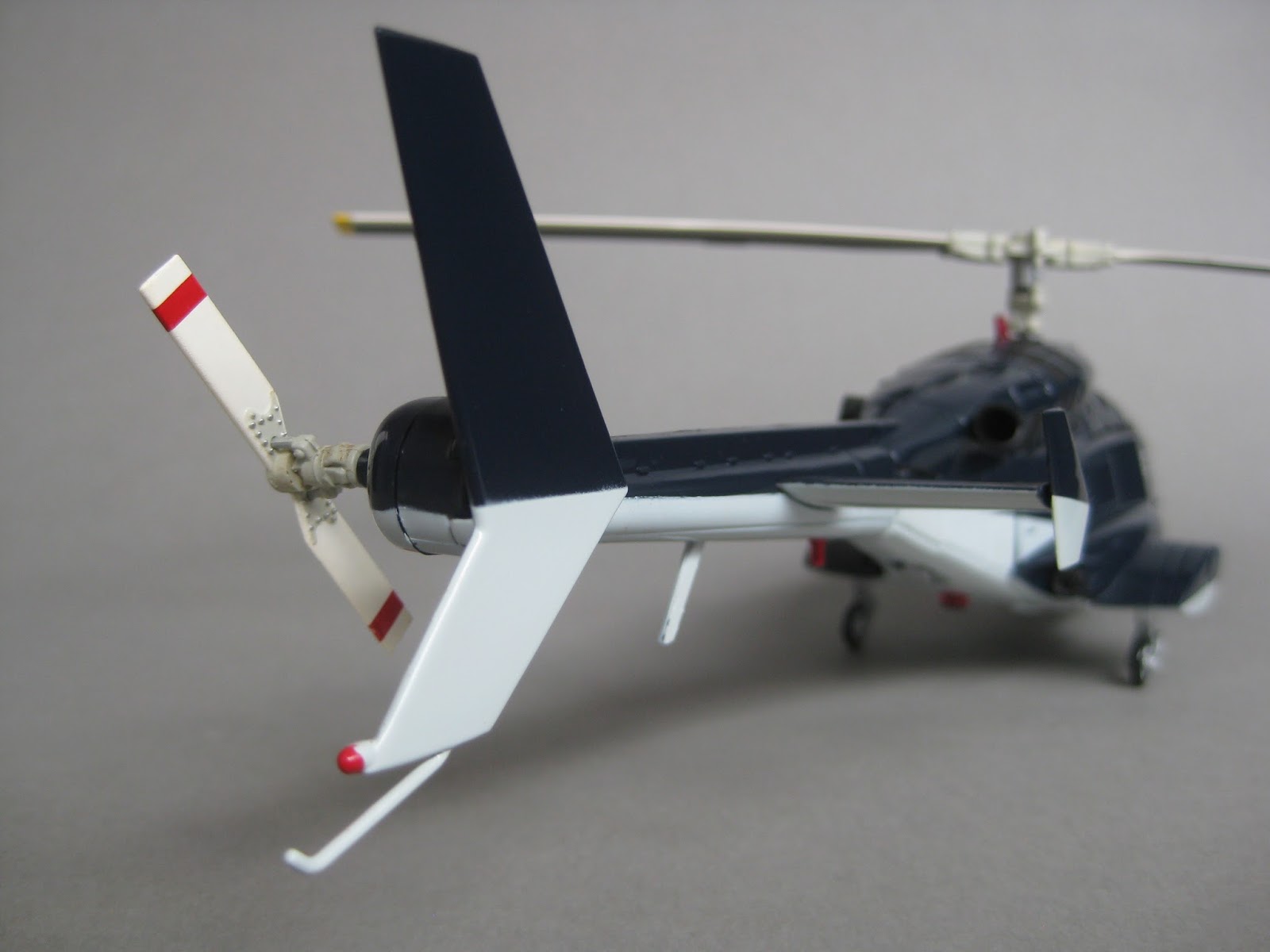 deSMOnd Collection: Aoshima 1/48 "Airwolf" Diecast Model SGM-08
