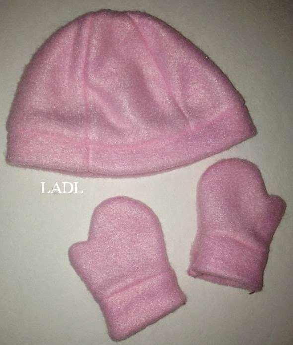 Living A Doll's Life : DIY Doll Hat + Mittens (Pattern)