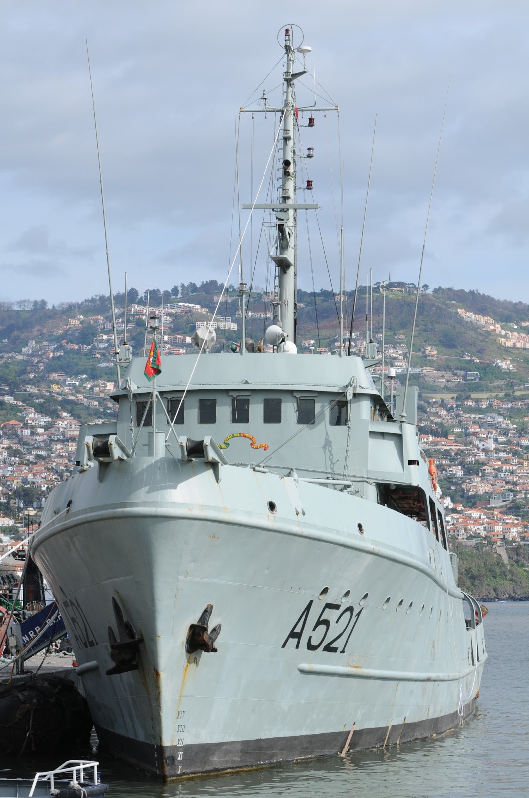 SHIPS & THE SEA - BLOGUE dos NAVIOS e do MAR: SCHULTZ XAVIER no Funchal