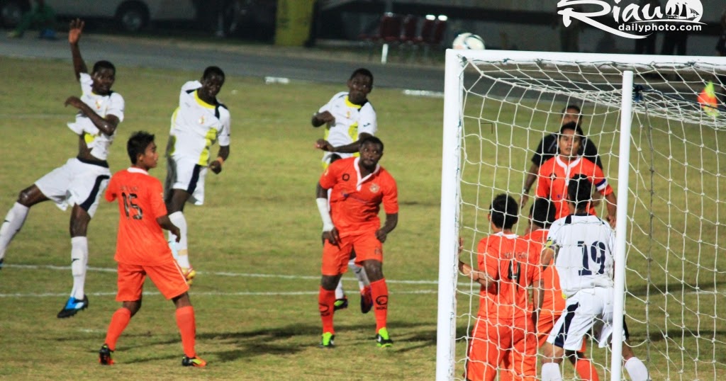 PSPS Pekanbaru Ditahan Imbang Persisam | RIAU DAILY PHOTO