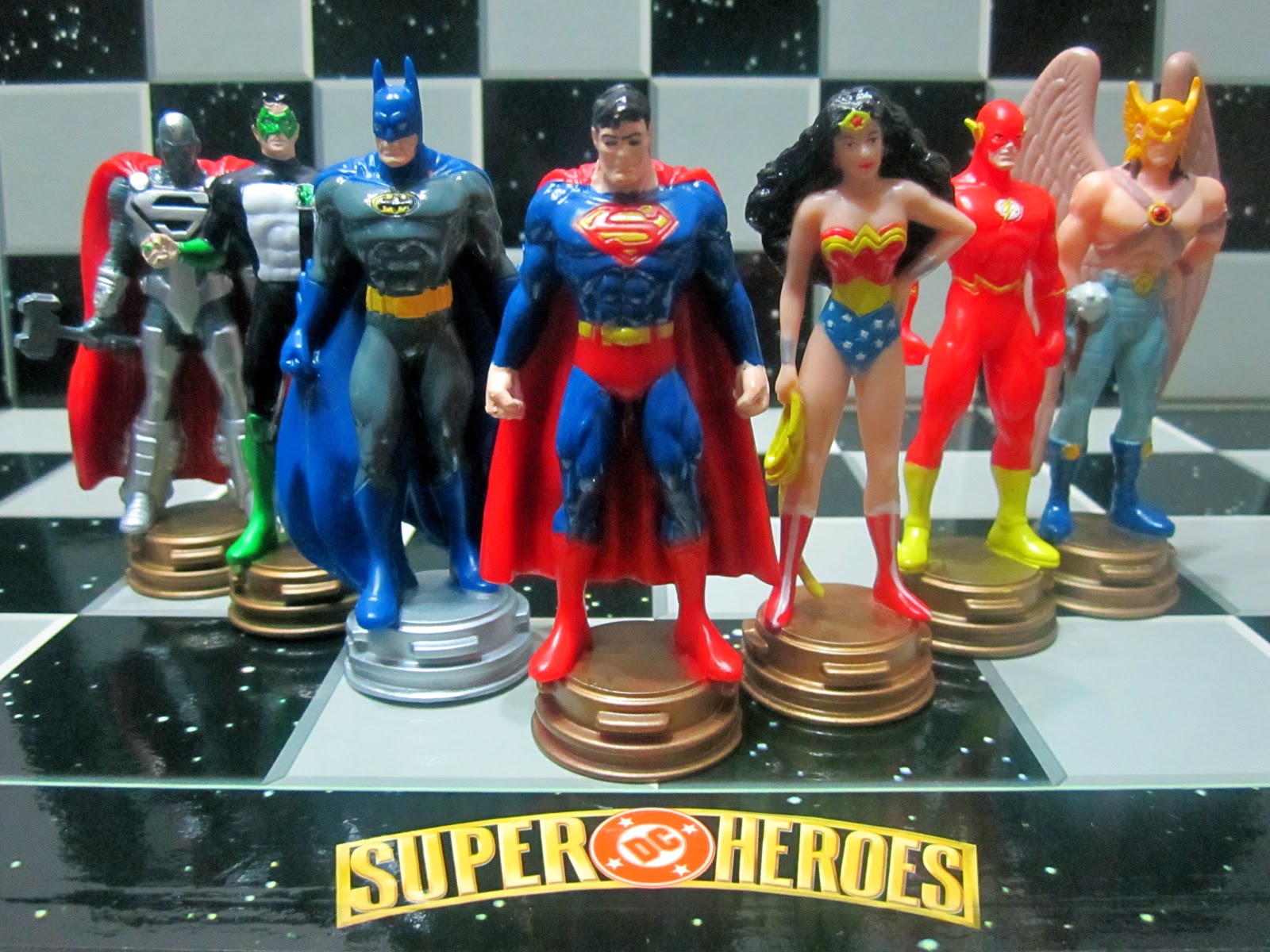 Action Figure Planet: Ala Carte DC Super Heroes Chess Set