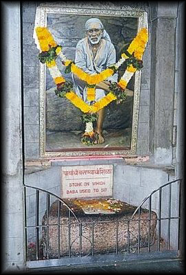 Sai Wallpaper: Baba Sitting on Stone.