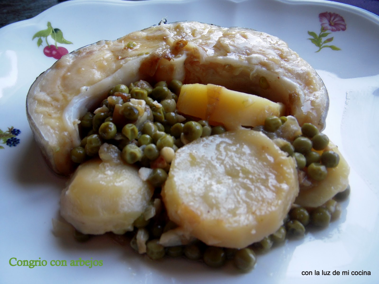 con la luz de mi cocina: CONGRIO FÁCIL CON ARBEJOS