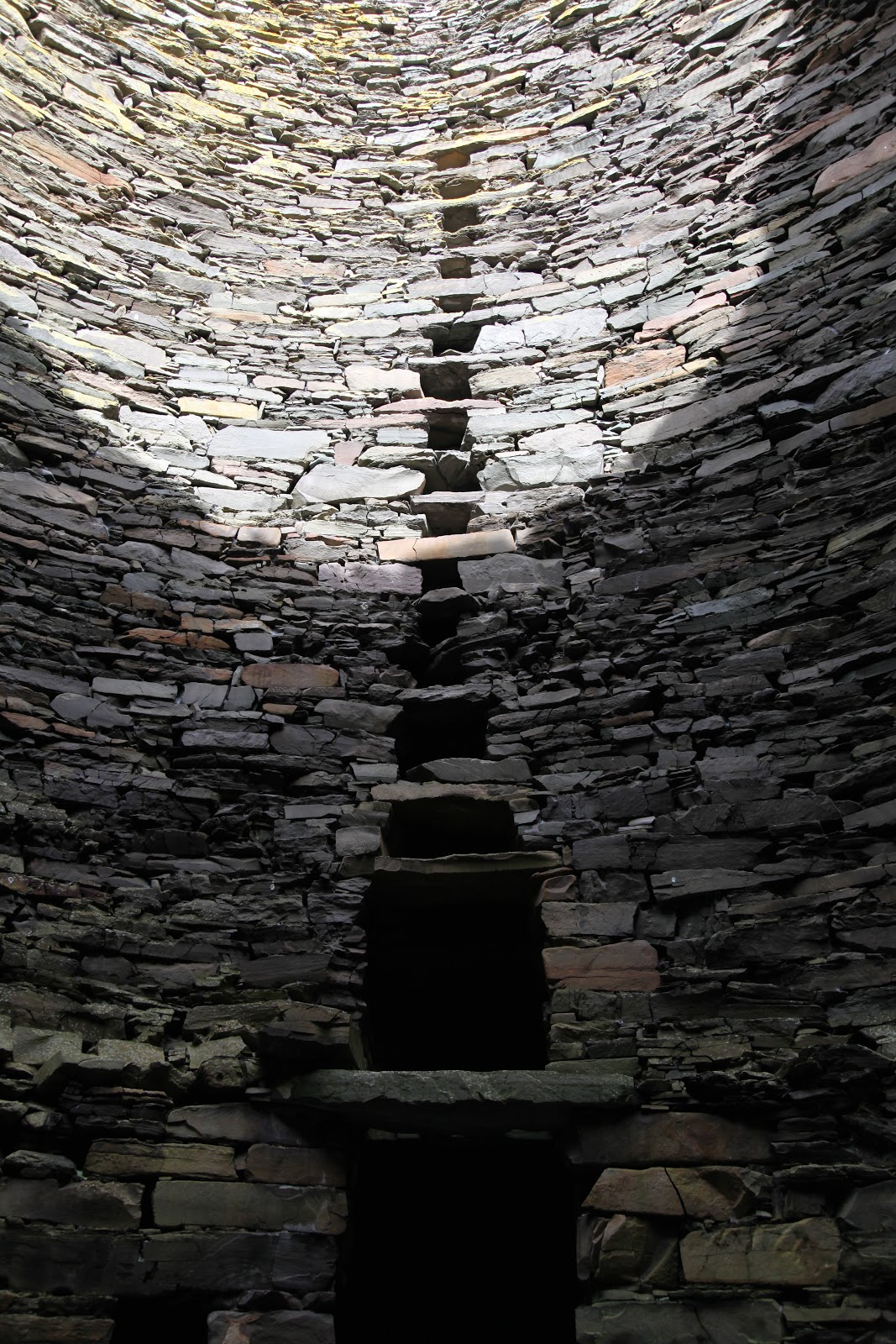 voussoirs: MOUSA BROCH