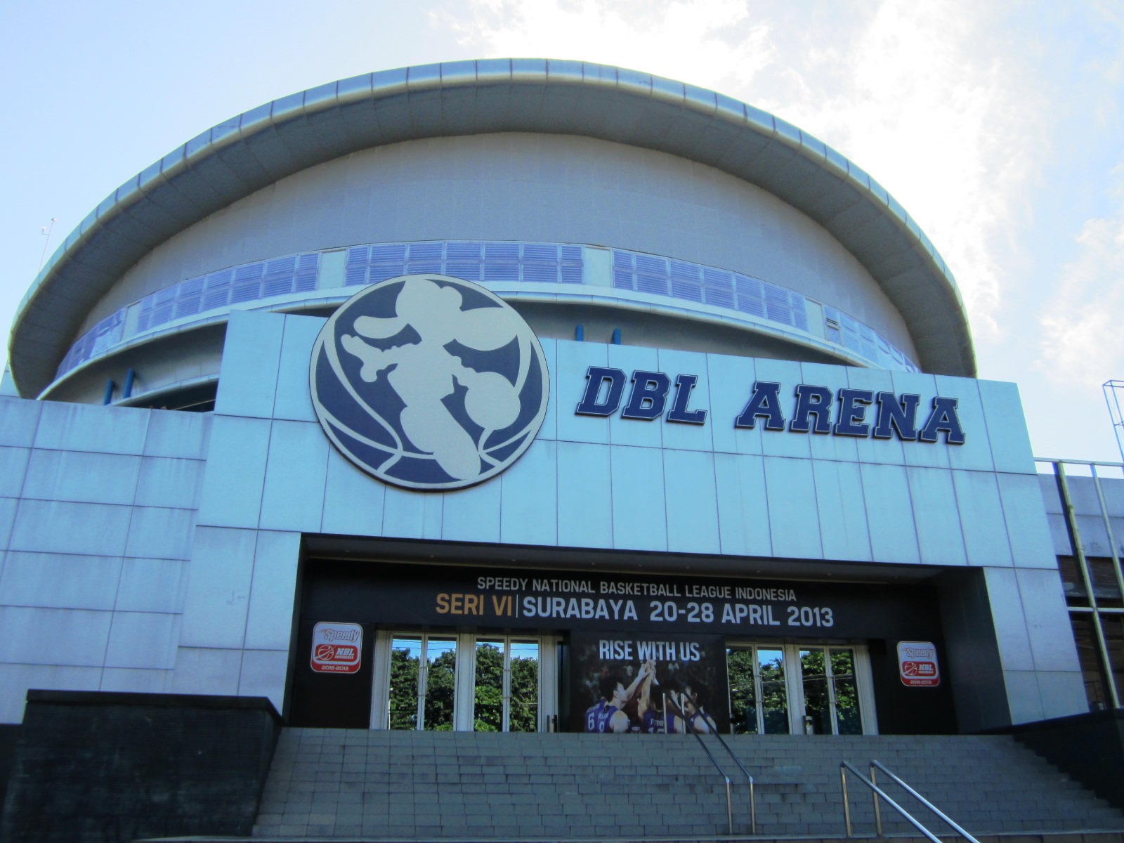 AdeknaKemal Jalan2 & Makan2 :D: Foto : DBL Surabaya