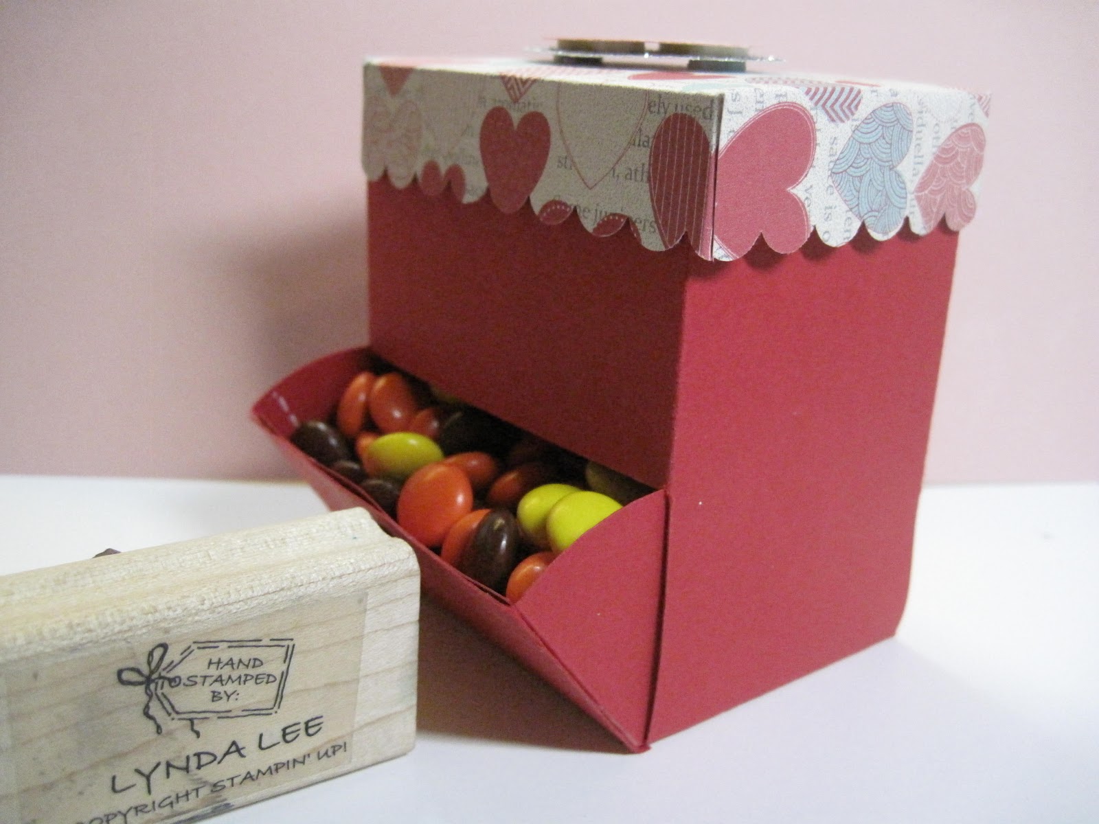 Lynda's Quiet Time : Lynda's Fancy Favor Box Candy Dispenser