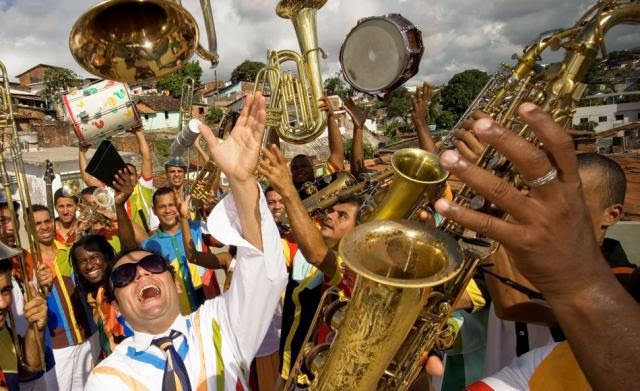 Henrique Autran Dourado: FREVO: UM OUTRO CARNAVAL BRASILEIRO