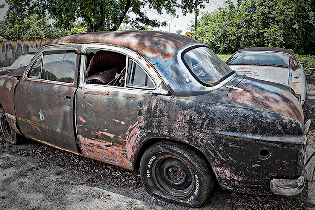 Photo-per-Diem-A Photography Blog: Rusted and Nearly Forgotten Old Cars ...