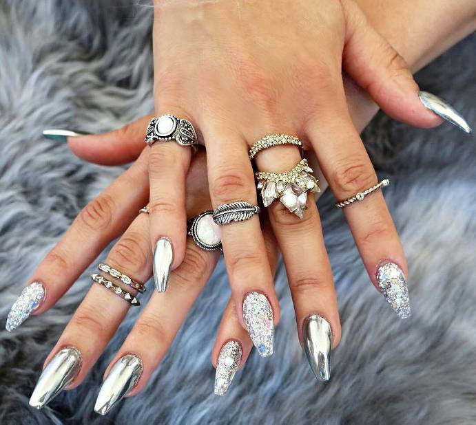 StyleHub Daily : The Mirror Nail Trend: How To Transform Your Nails ...