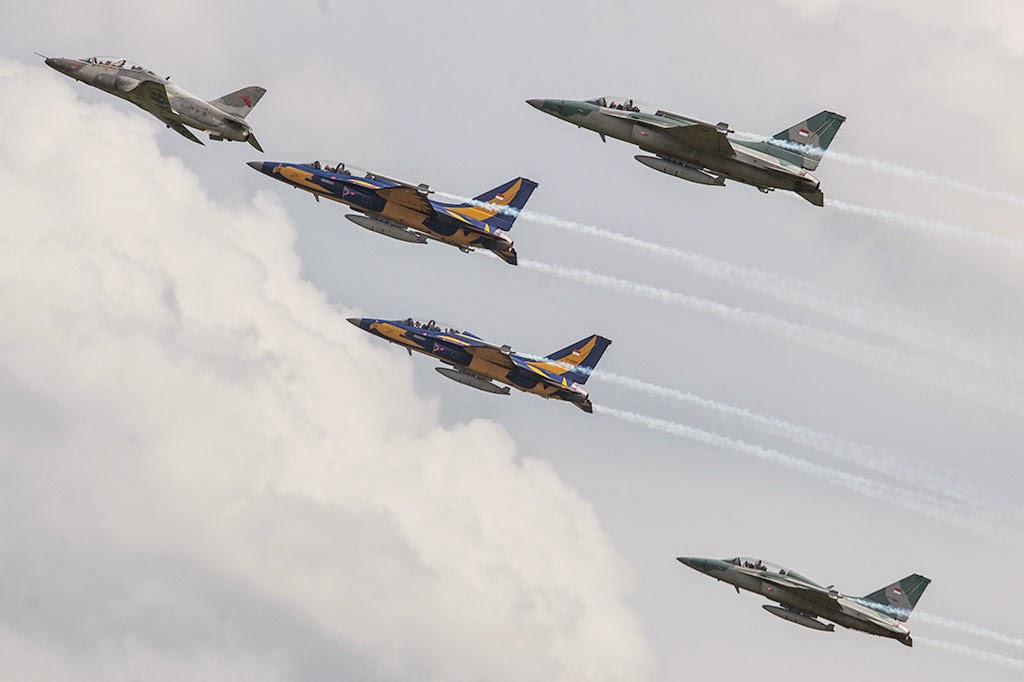 DEFENSE STUDIES: TNI AU Pensiunkan Pesawat Hawk MK-53