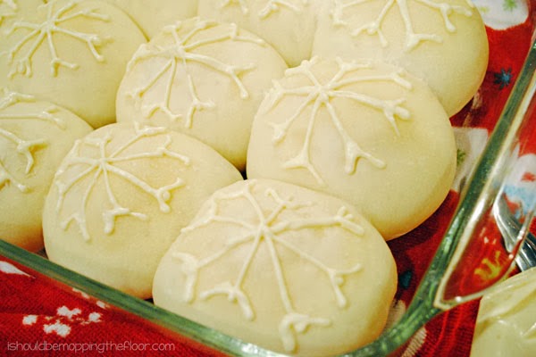 Snowflake Rolls | i should be mopping the floor