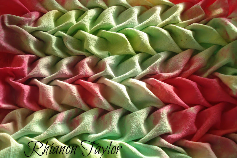 The Nifty Stitcher: Lattice Smocking