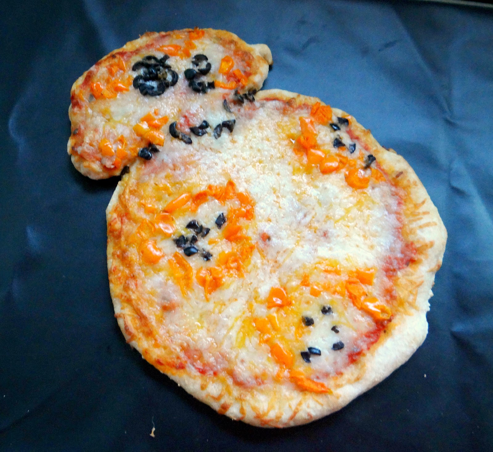 Treats & Trinkets: BB8 Pizza