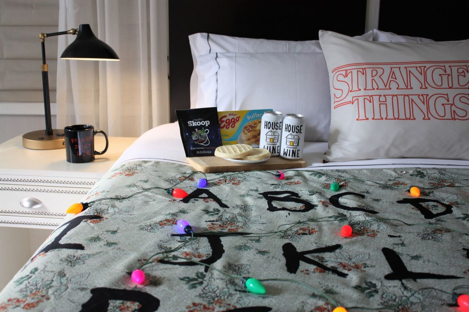 ‘Stranger Things’-Themed Hotel Room #StrangerThings - Planet of the Sanquon