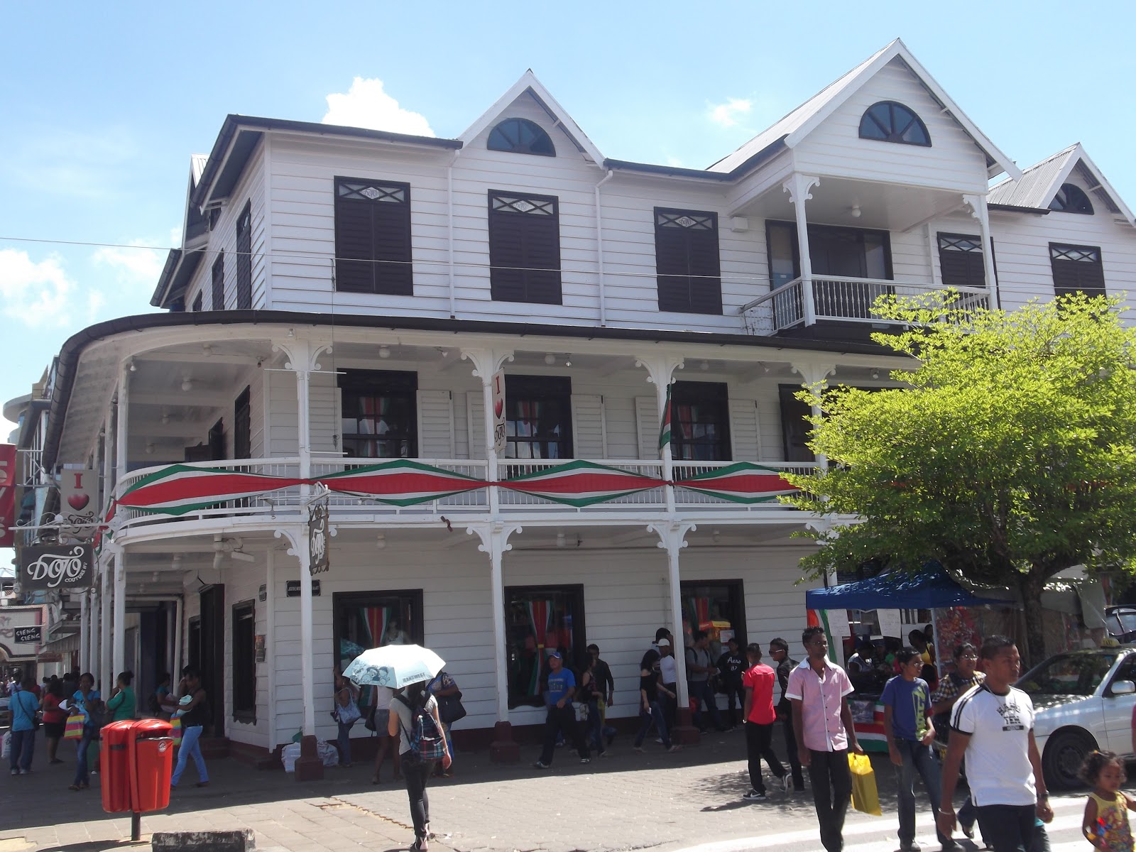 Jildert en Eva's fotopagina voor Suriname: Koloniale huizen part 2