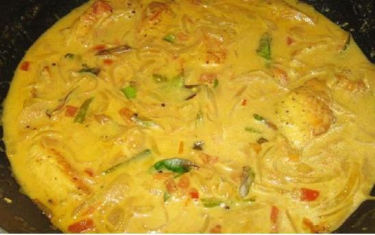 Indianfoodcafe: How to make egg and vegetable moilee