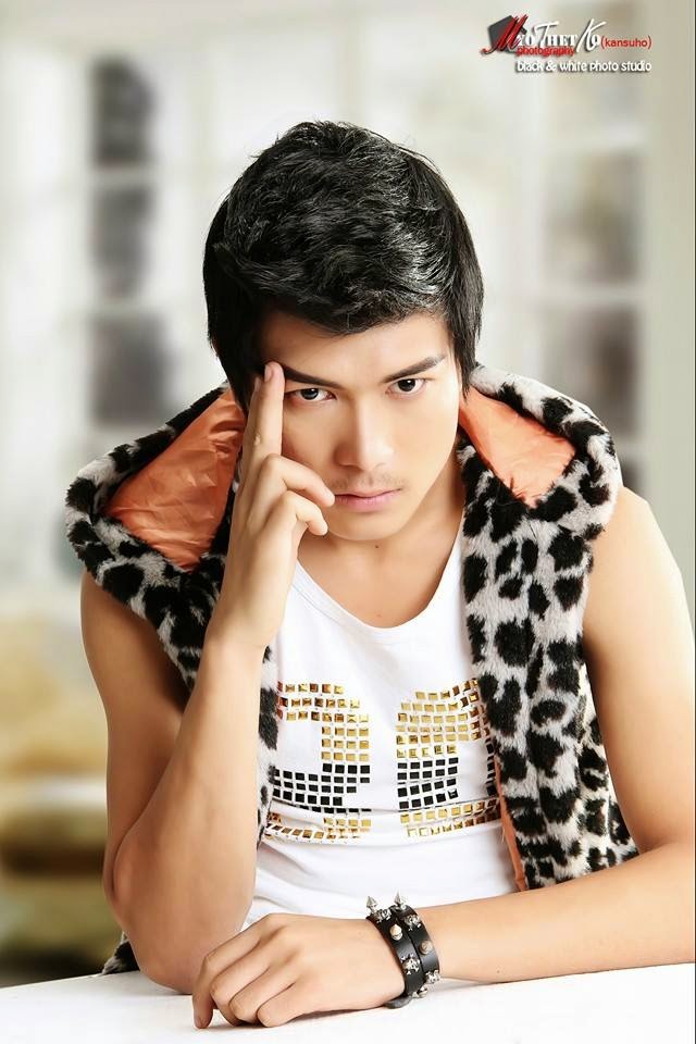 M y a n m a r H u n k s: Phone Pyae @ Black & White Studio