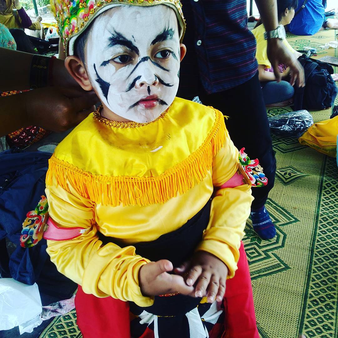 Artikel Menarik di Kolong Langit: Video: Bocah ini Teriak Histeris dan ...