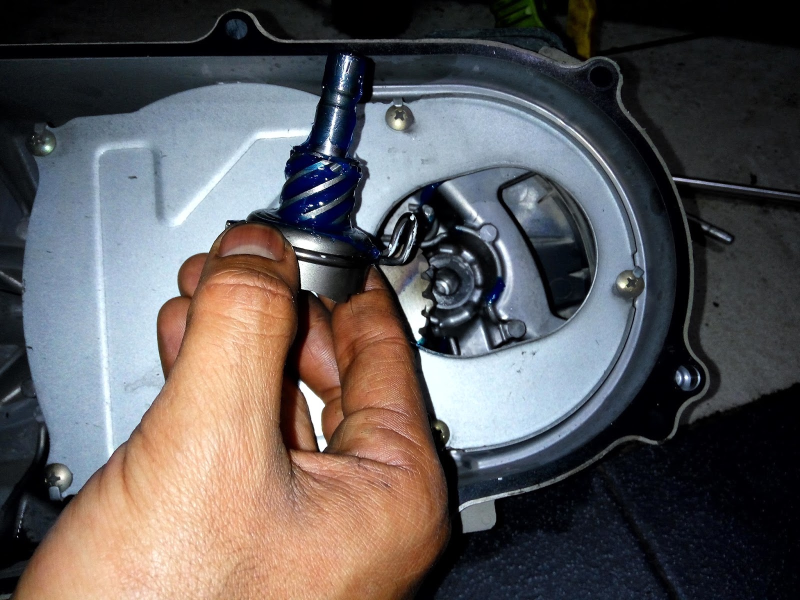 cara memperbaiki engkol macet pada motor matic