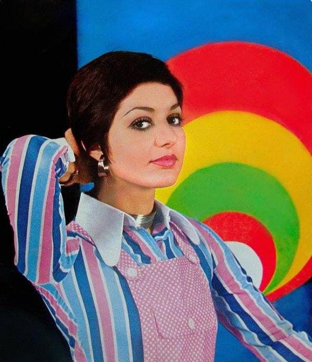 40 Fascinating Photographs of Googoosh, One of Iran's Biggest Pop Stars ...