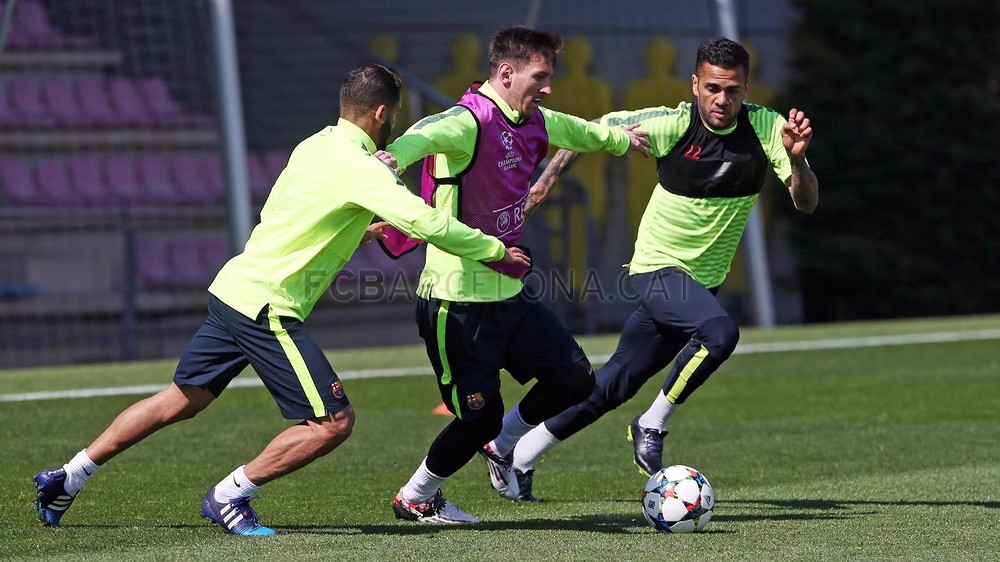 Lionel Messi's Custom Adidas Messi Pibe de Barr10 Boots - Footy Headlines