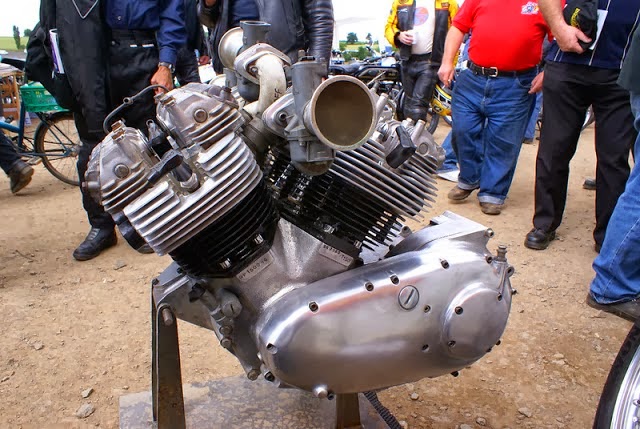 GeekBobber: Triumph Quadrant