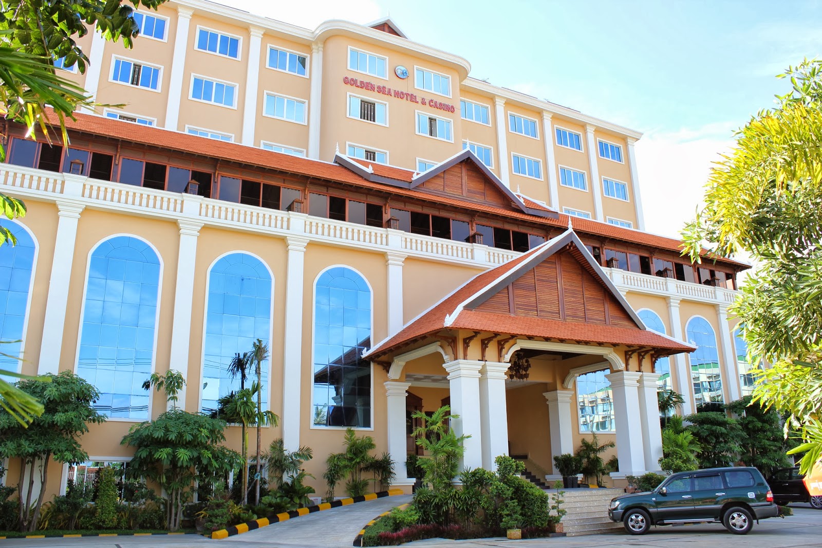 Golden Sea Hotel Sihanoukville : Hotel Front View
