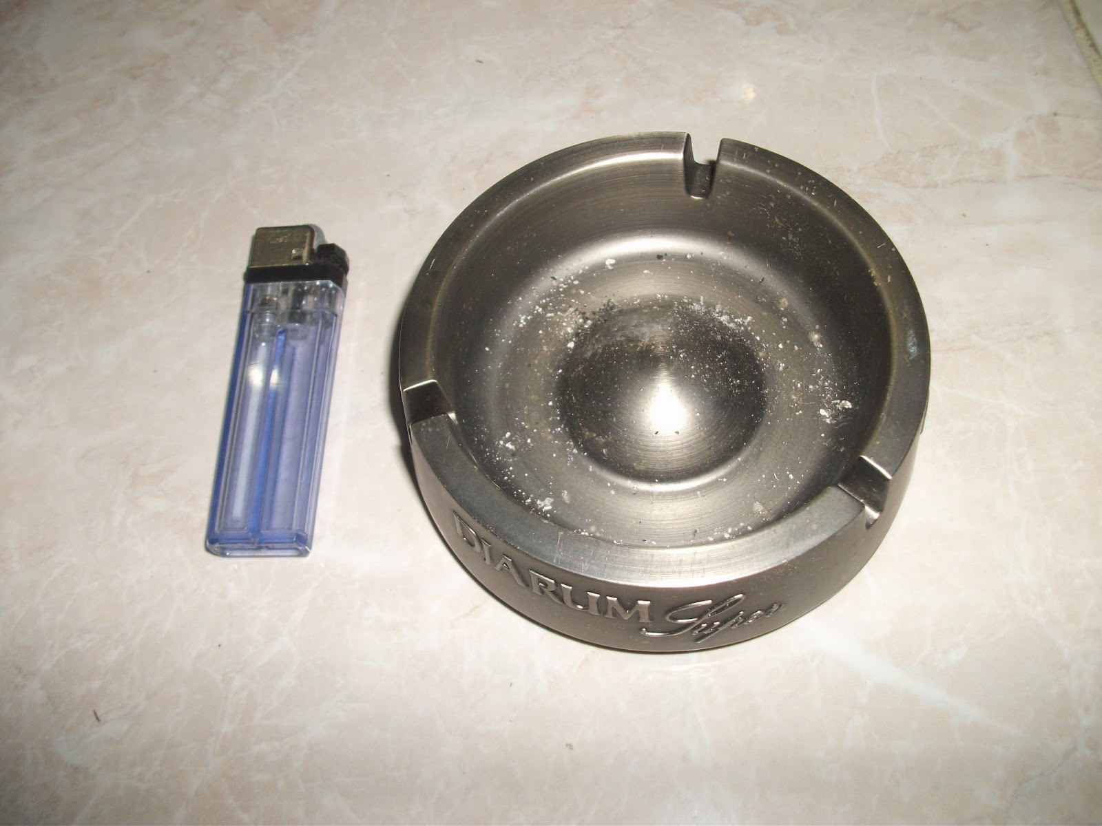 Koleksi Antik Anggoro Solo: Asbak Logam dengan Merk "Djarum Super"