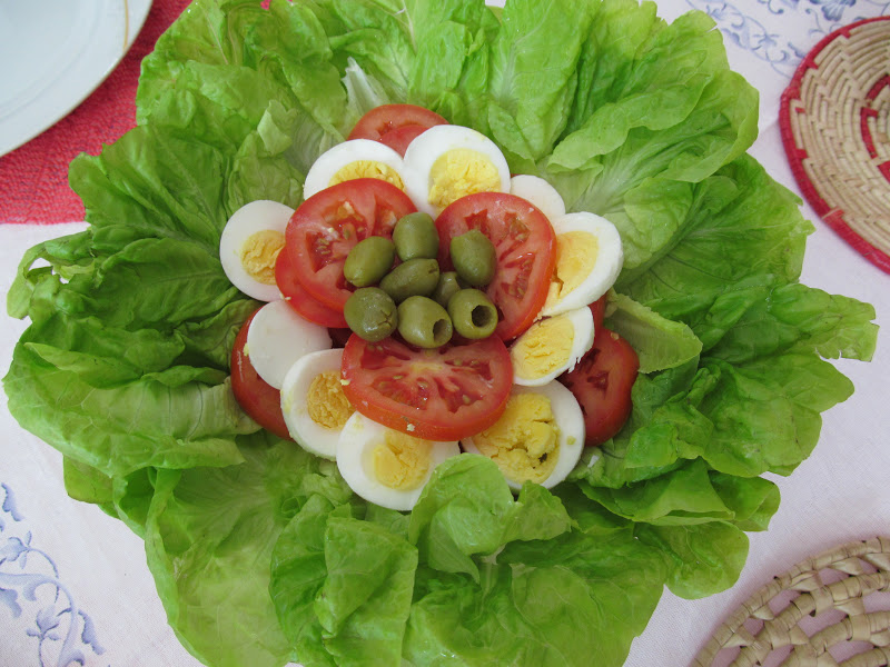 Cozinha do Uldarico: SALADA DE ALFACE, TOMATE E OVOS