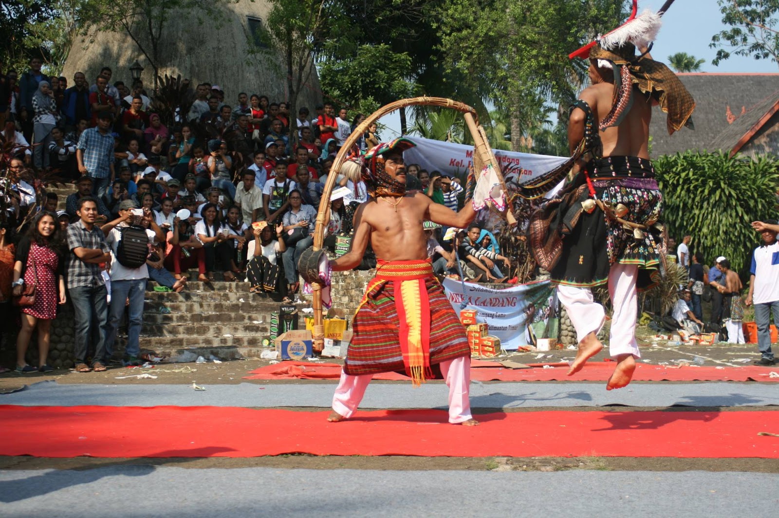 de' Aruzzo Notes : CACI AMAZING WHIPPING DANCE OF MANGGARAI