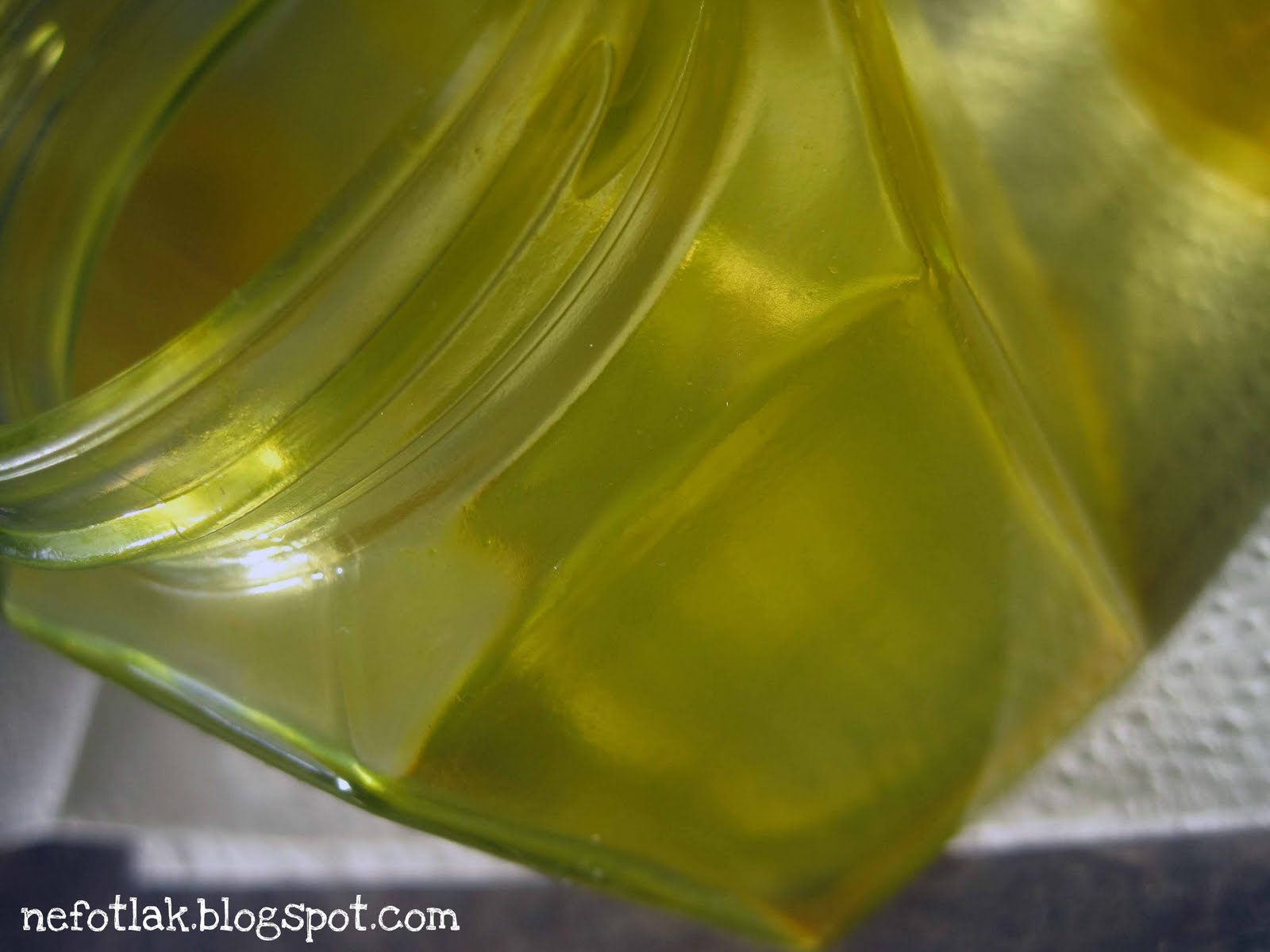 nefotlak.: pretties - yellow glass jars