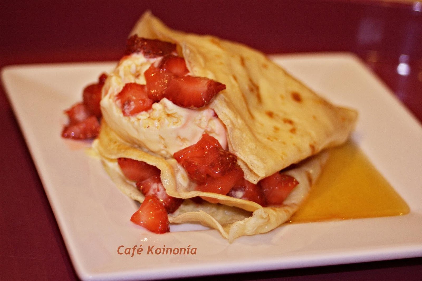 Café Koinonía: Crepe con helado y crema de naranja