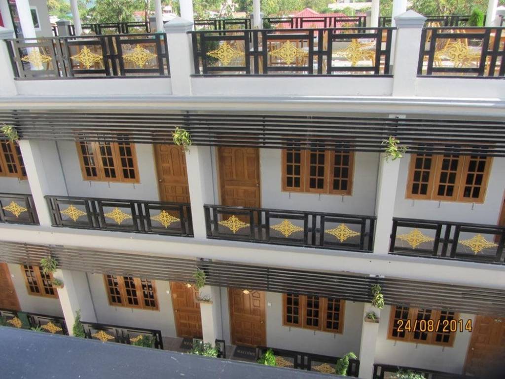 Book Myanmar Hotel: Inlay Palace Hotel