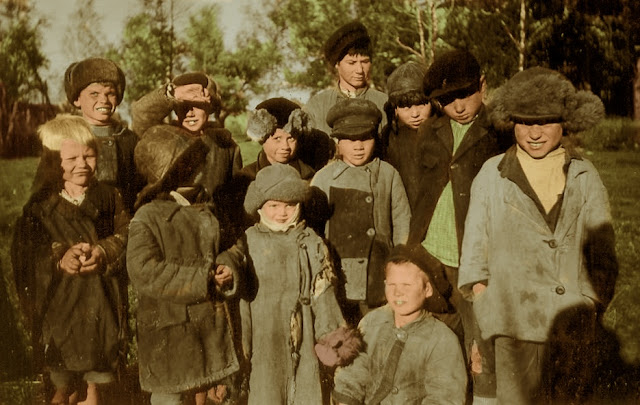 Life During World War II – 28 Stunning Colorized Pictures of Children ...