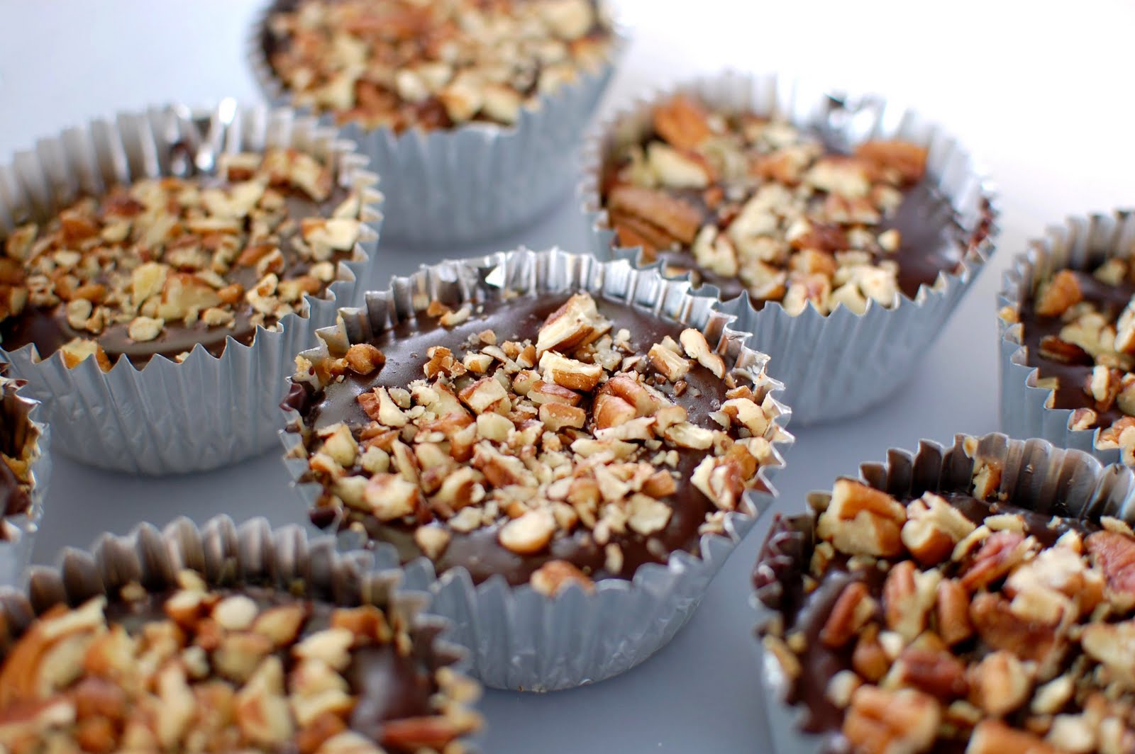 33 Shades of Green: Tasty Tuesdays: Chocolate Peanut Butter Cups