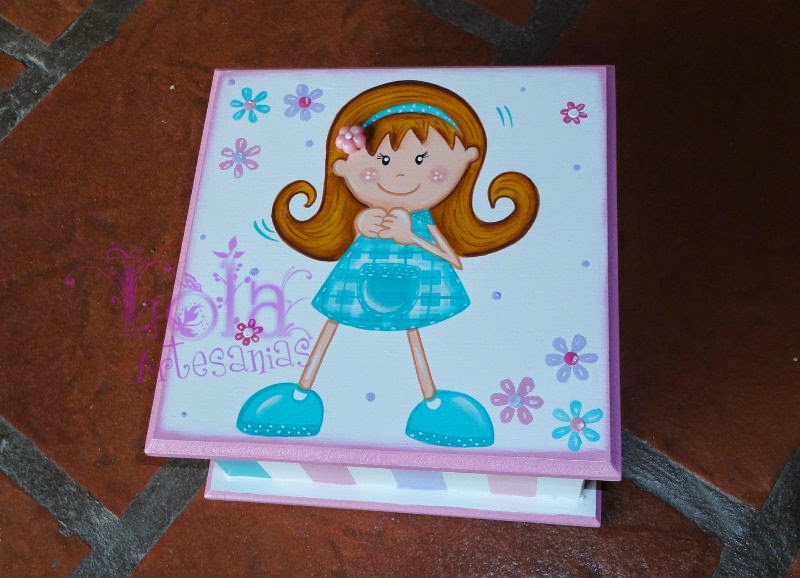 Lola Artesanías: Caja cuatro divisiones con nena pintadita