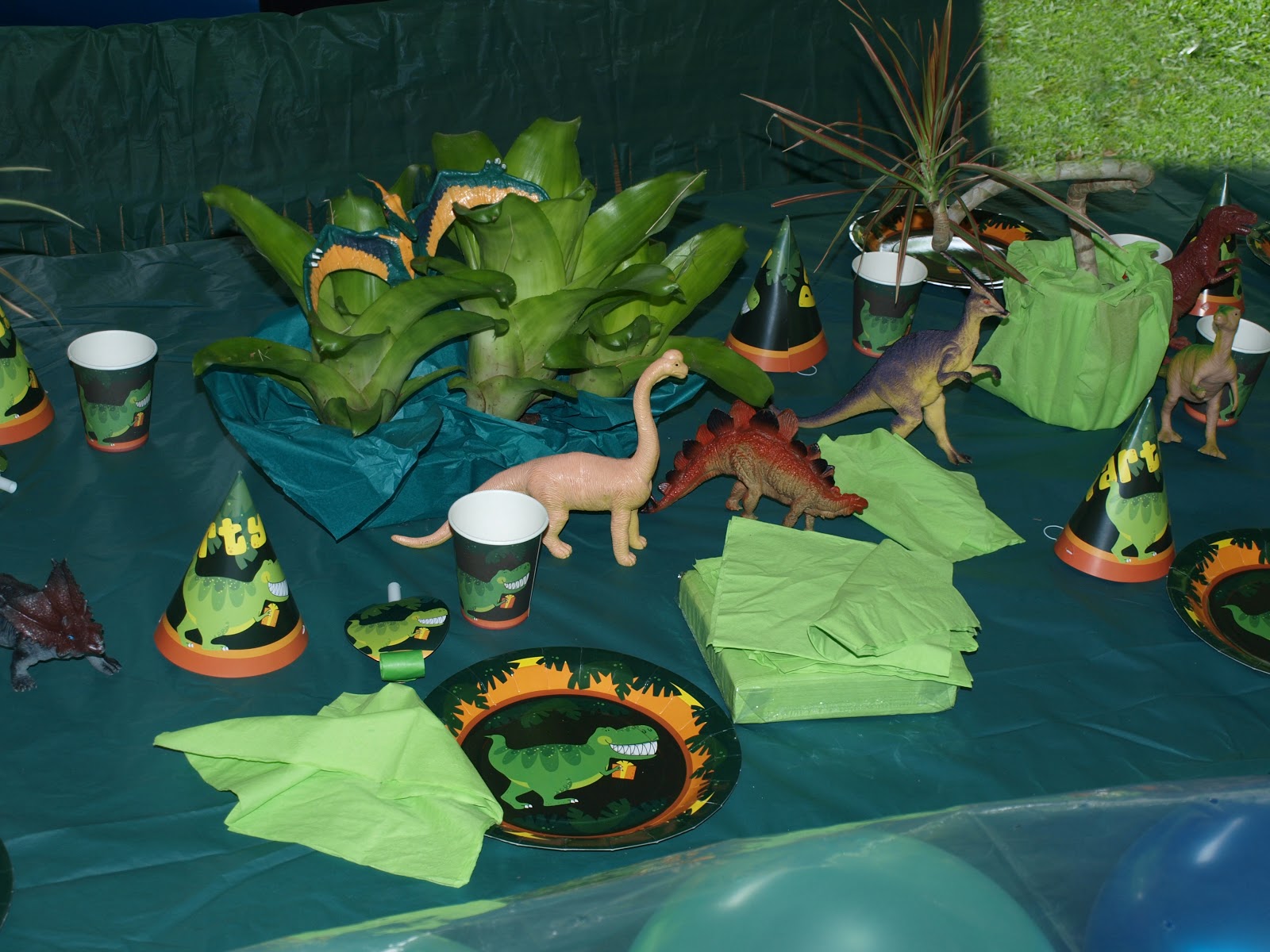 Forever Busy Mum: Dinosaur Birthday Party
