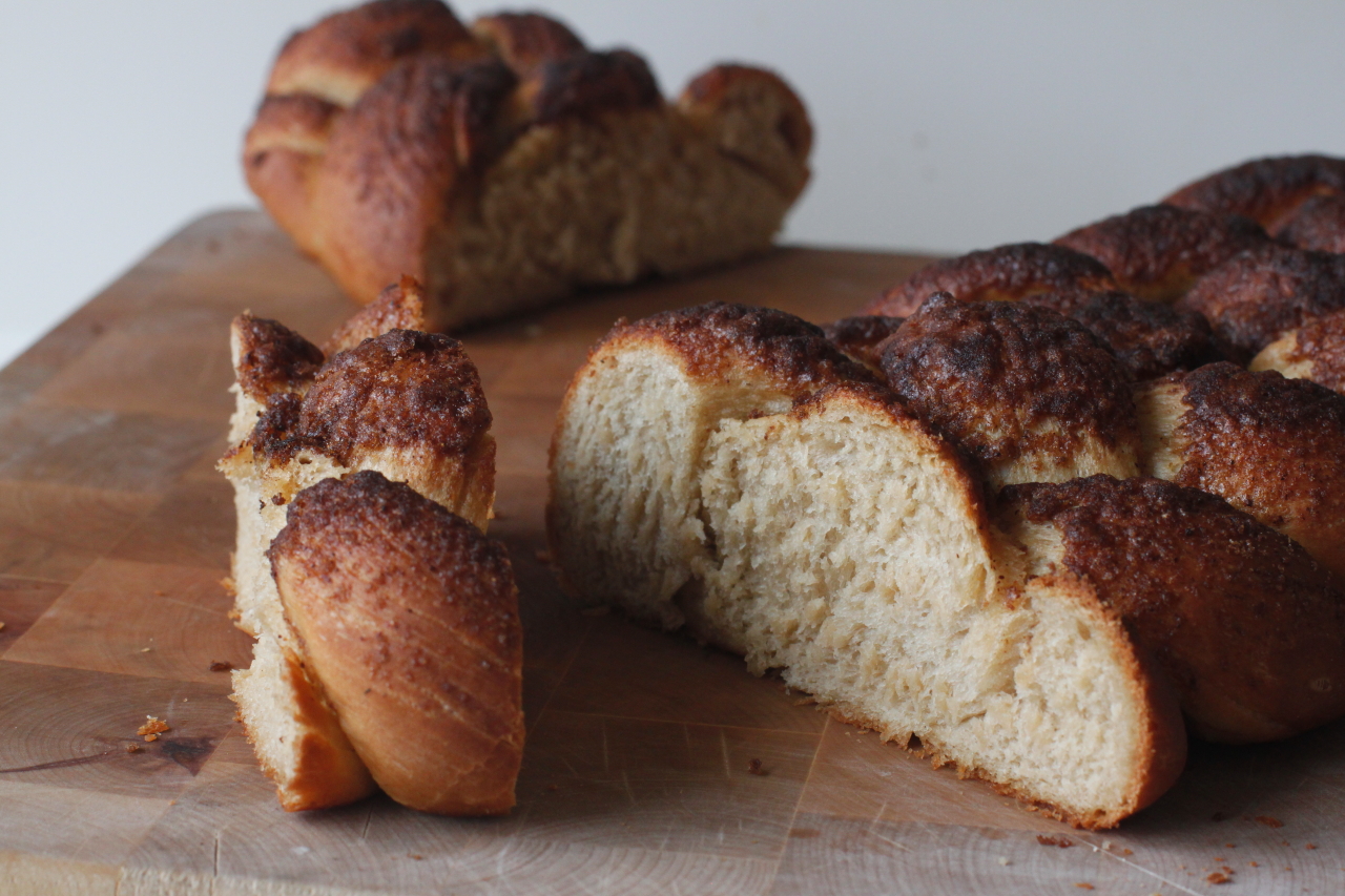 Mama Tommy's: Cinnamon Braided Monkey Bread [Zack]